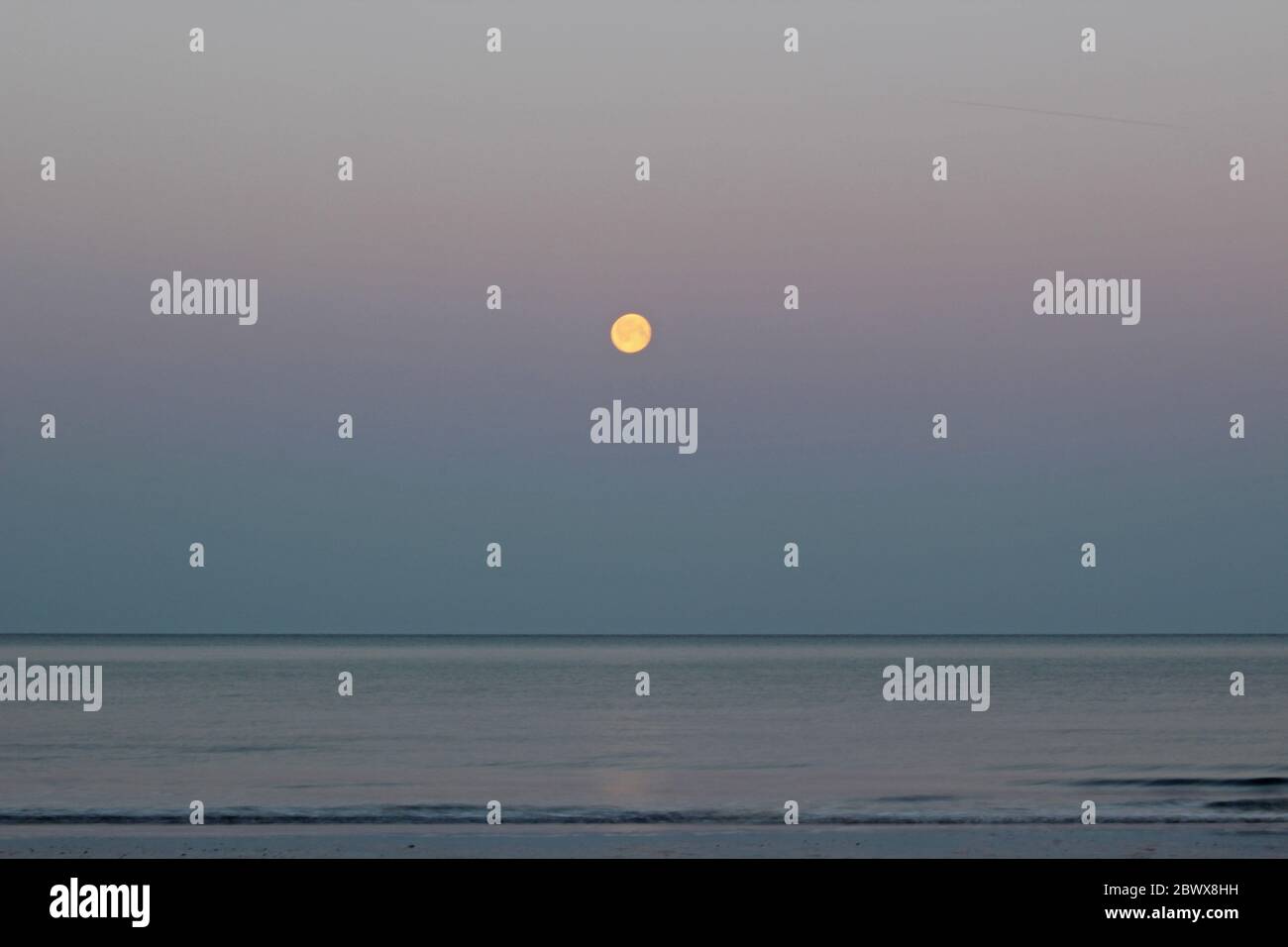 Dawn view full moon setting hi-res stock photography and images - Alamy