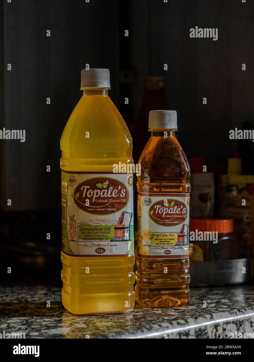 03 Jun 2020 Ocker yellow gold organik Cooking Oil using wooden Hand ...