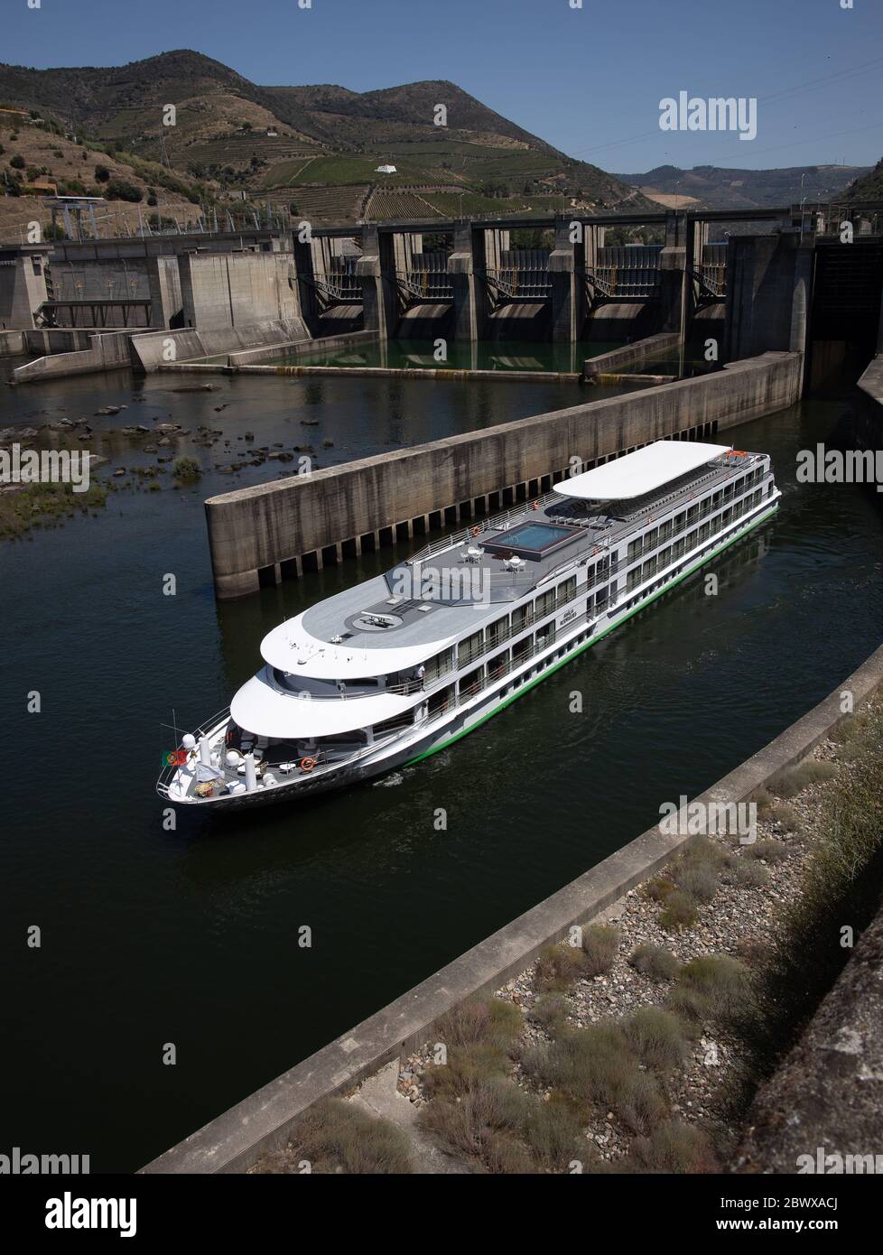 Ship dam hi-res stock photography and images - Alamy