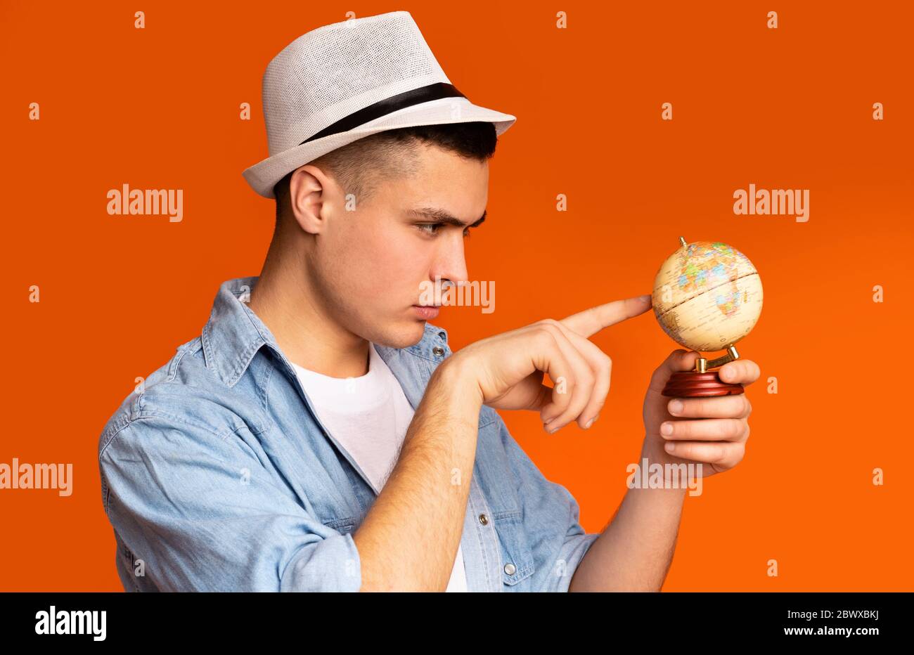 Man pointing finger world map hi-res stock photography and images - Alamy