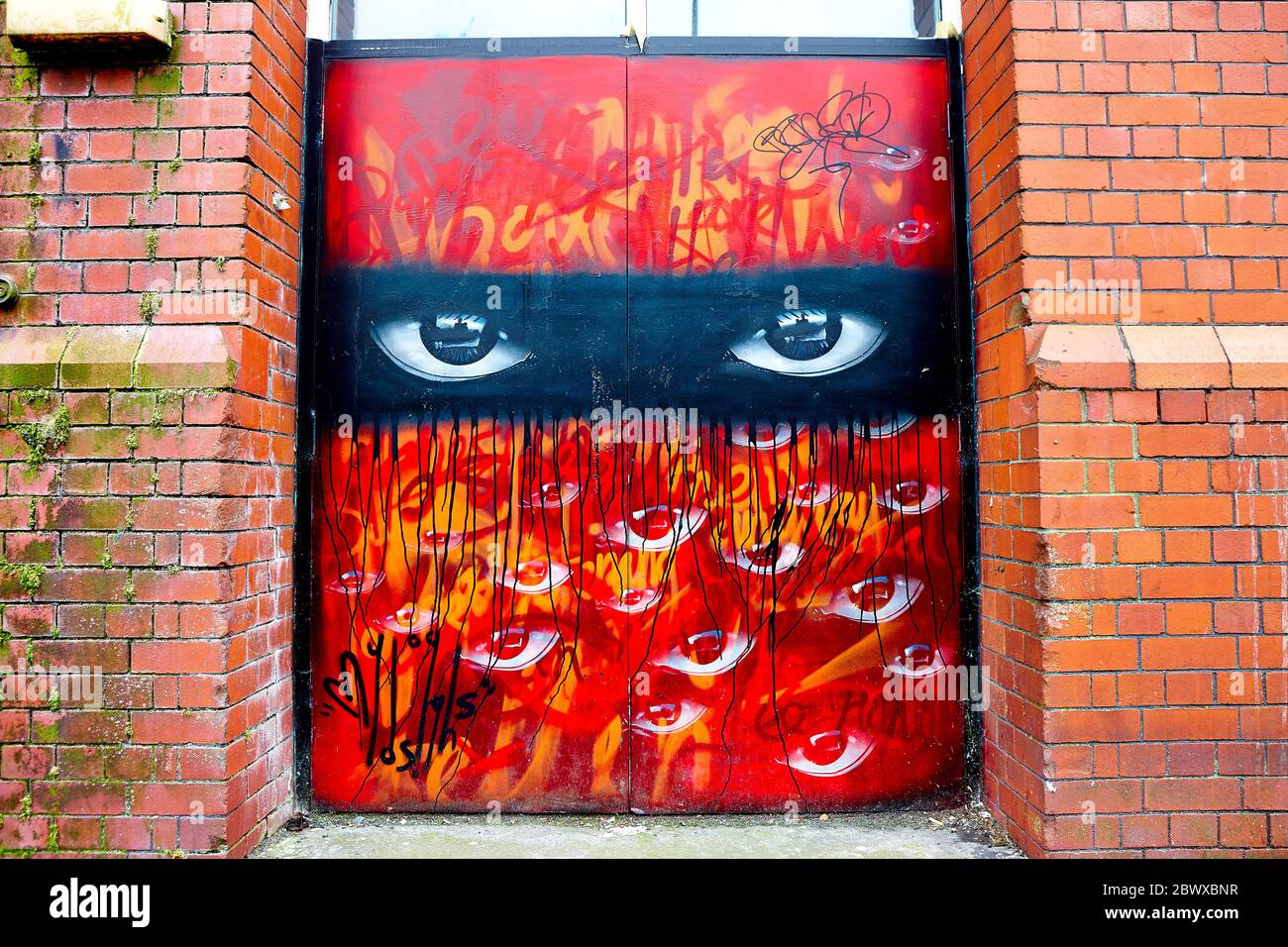 Graffiti eyes hi-res stock photography and images - Alamy