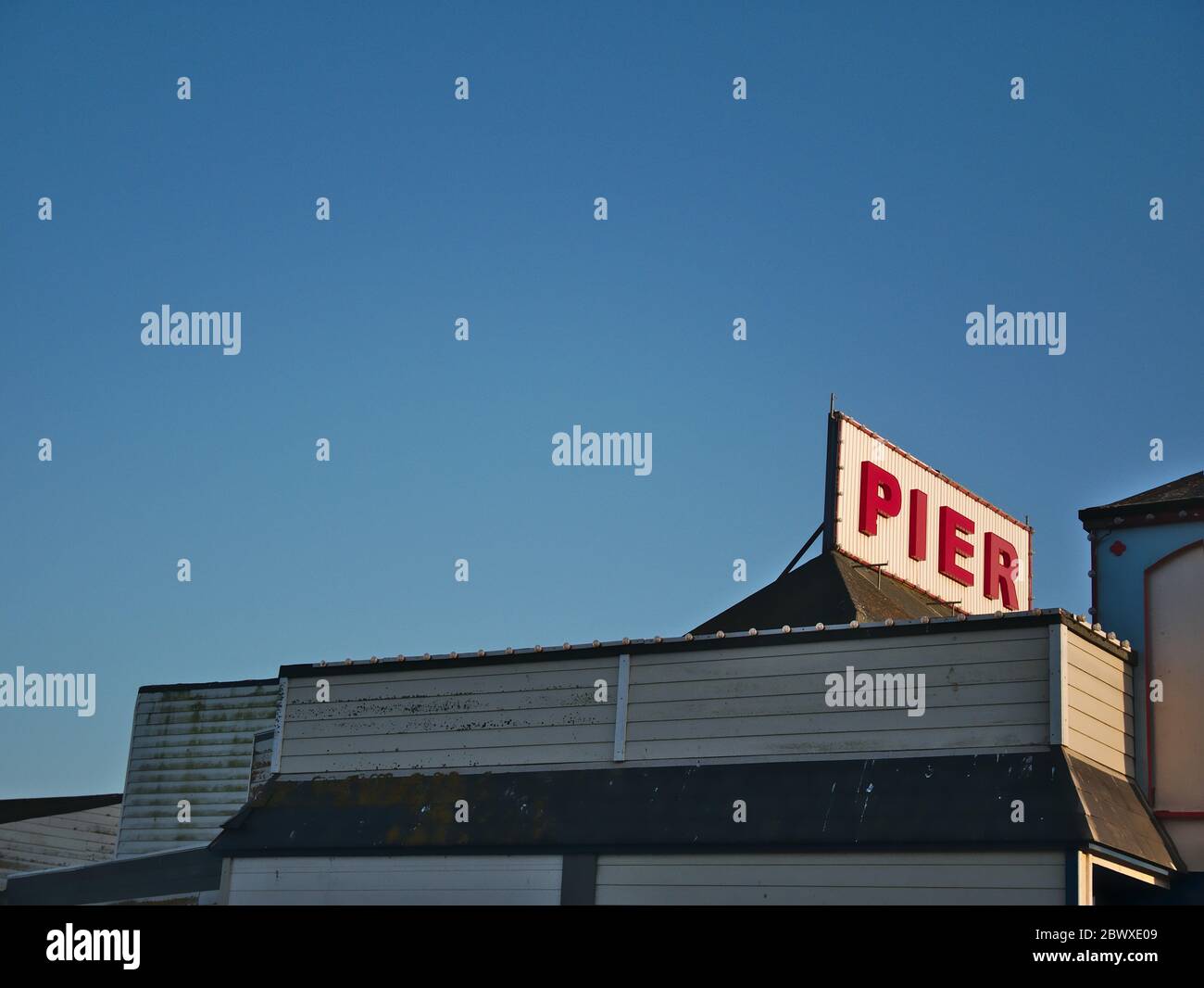 Seaside pier hi-res stock photography and images - Alamy