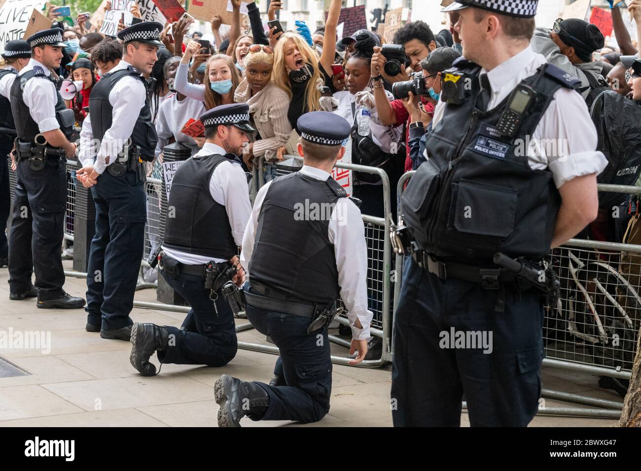London blm downing street hi-res stock photography and images - Alamy