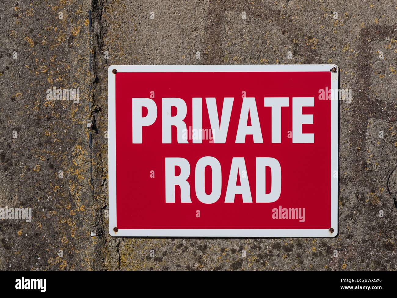 Private road sign on concreate wall Stock Photo - Alamy