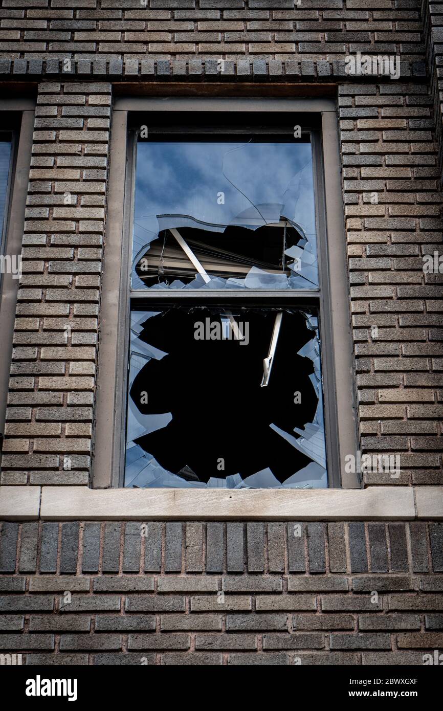 Minneapolis protests national guard hi-res stock photography and images ...