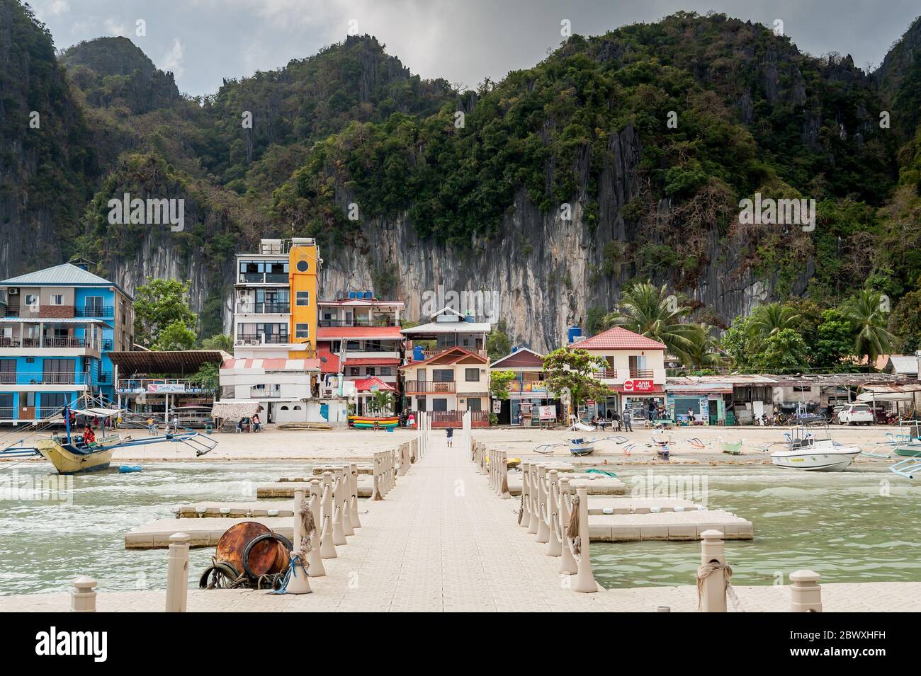 The floating jetty or dock that allows tourists and supplies to come ...