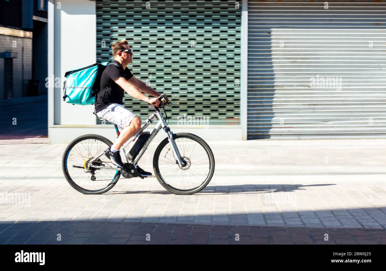 Bike delivery service hi-res stock photography and images - Alamy