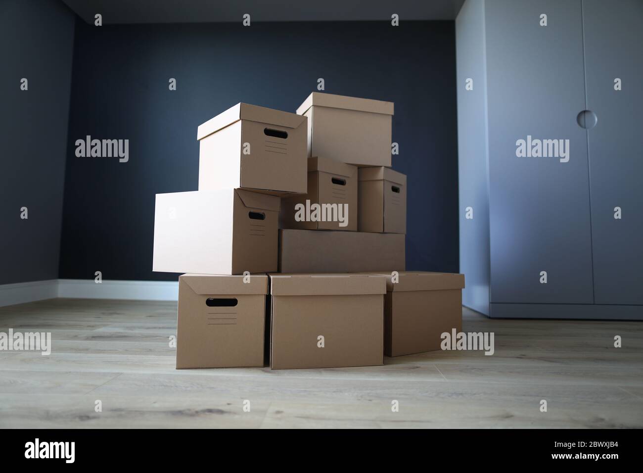 Empty cardboard boxes stand in an empty room Stock Photo - Alamy
