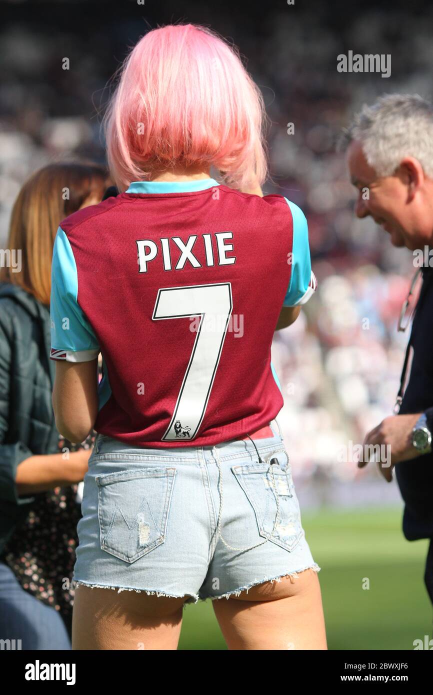 Pixie lott west ham hi-res stock photography and images - Alamy