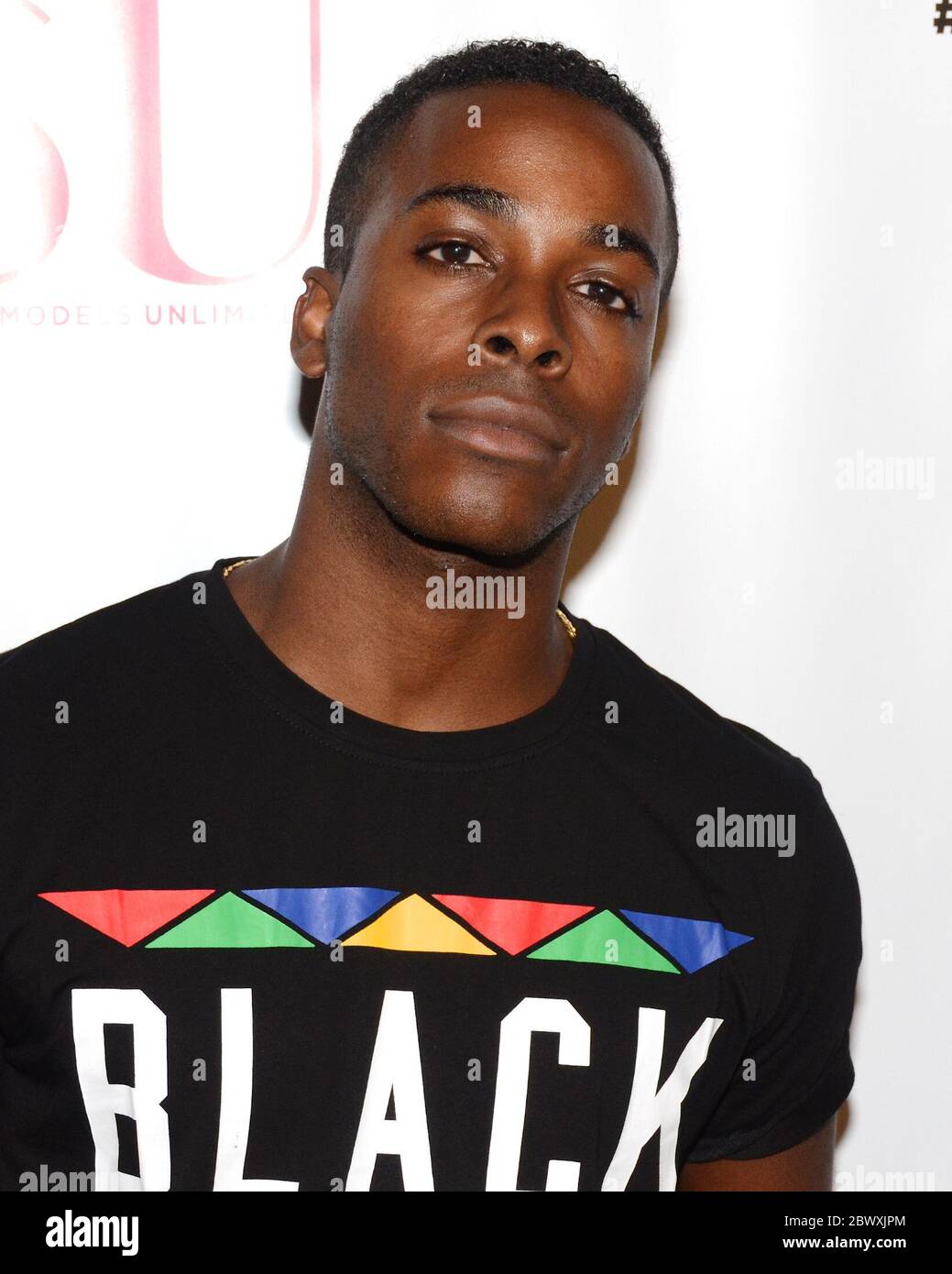 Attends su magazines 17th anniversary celebration in hollywood hi-res ...