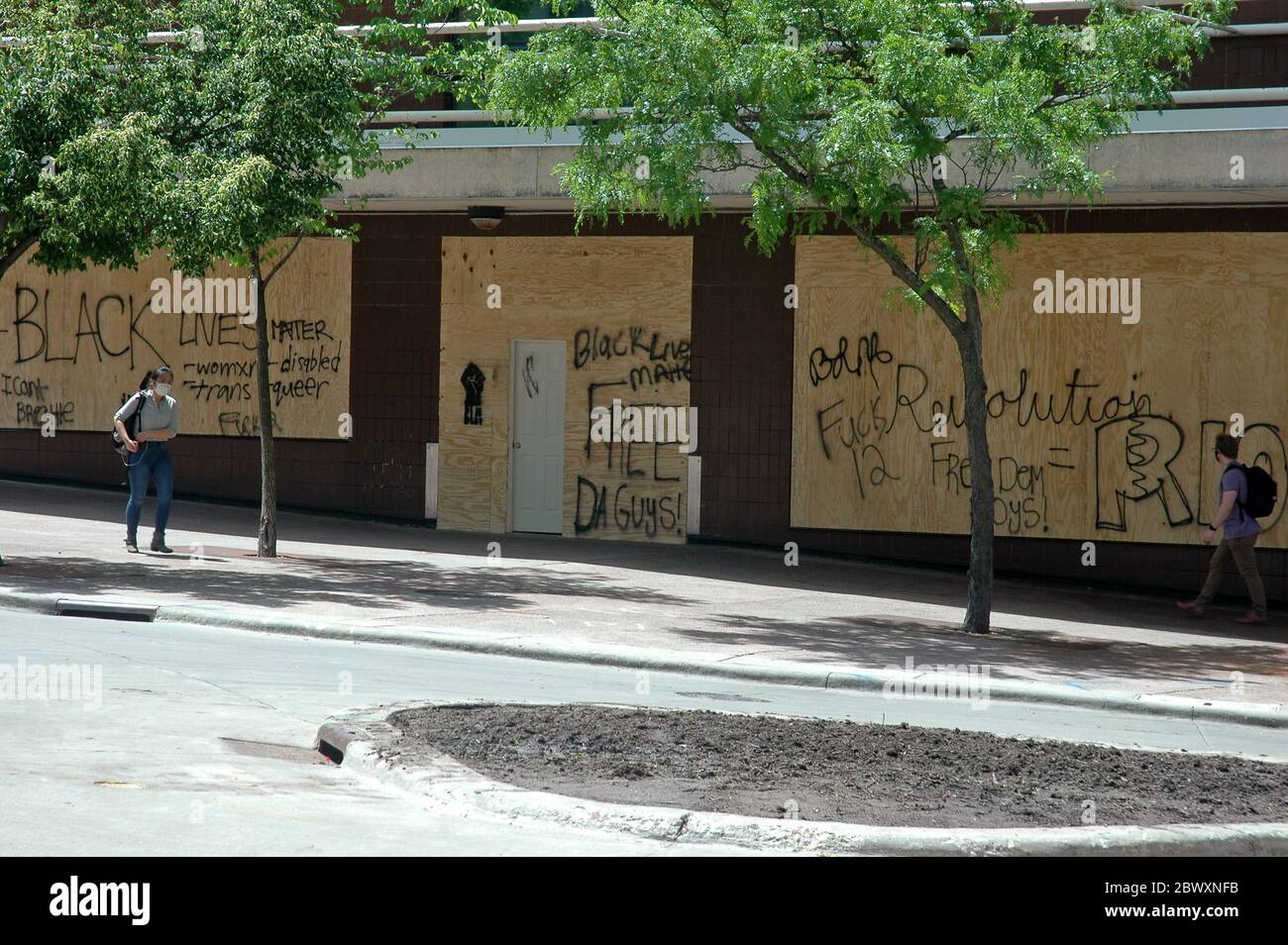 Mural painting on damaged store front Stock Photo - Alamy