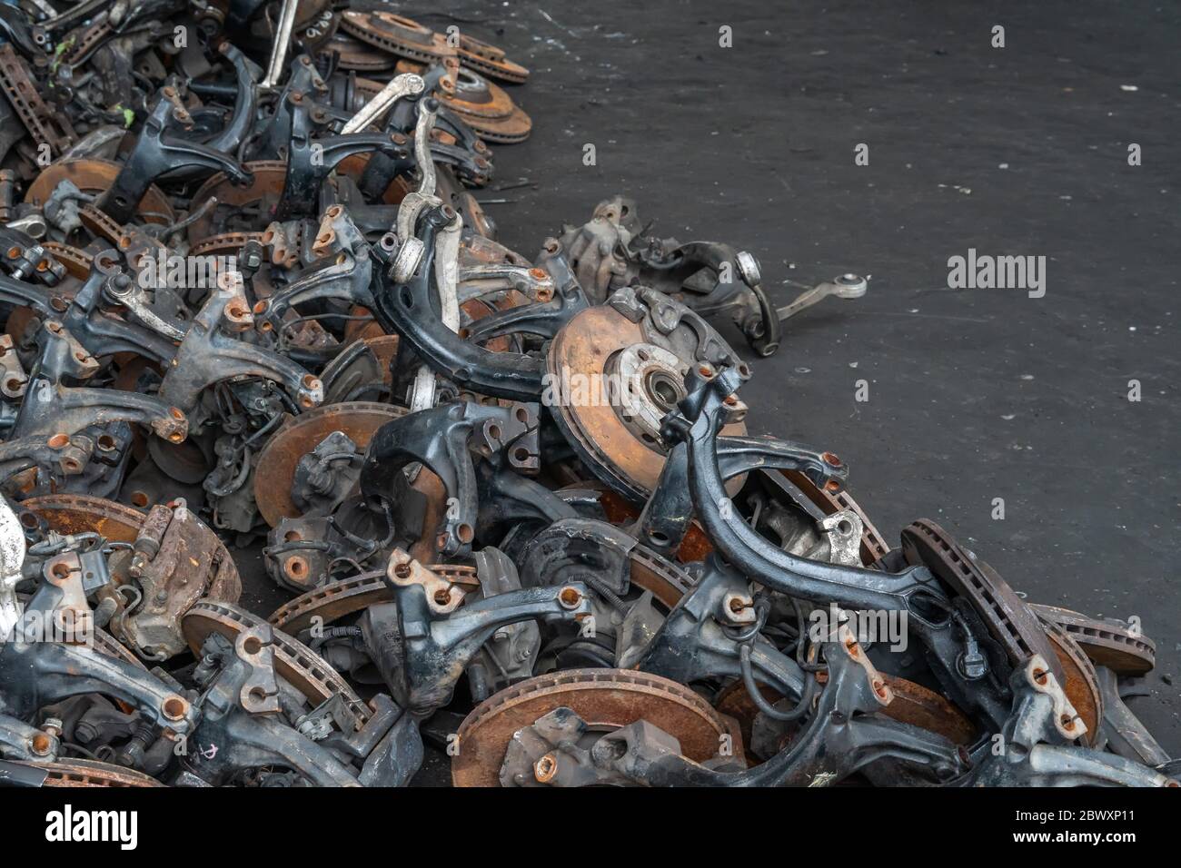 Scrap metal vehicle hi-res stock photography and images - Alamy