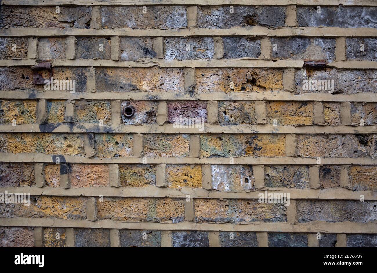 Decaying brick wall hi-res stock photography and images - Alamy