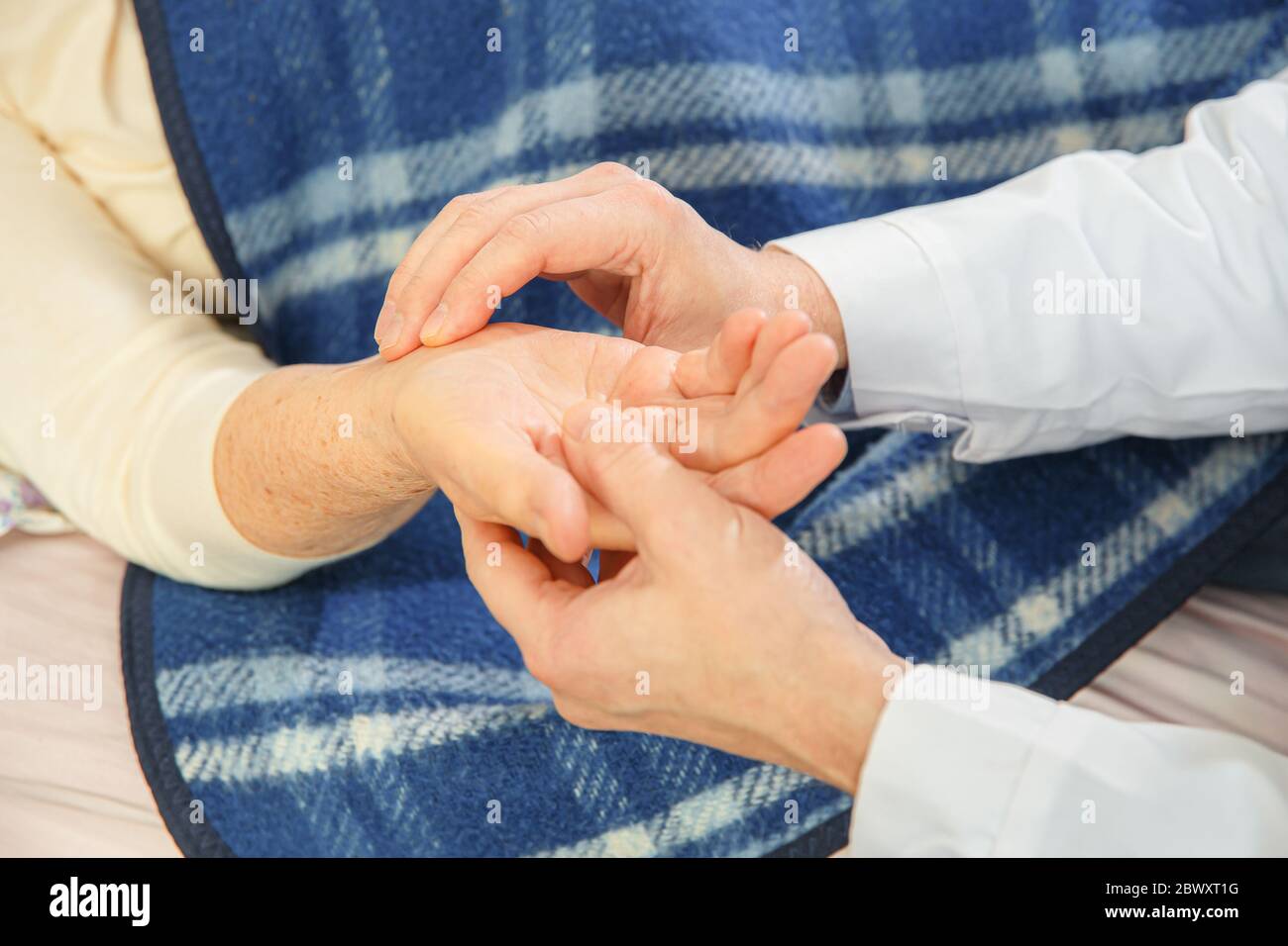 Pulse measurement hi-res stock photography and images - Alamy