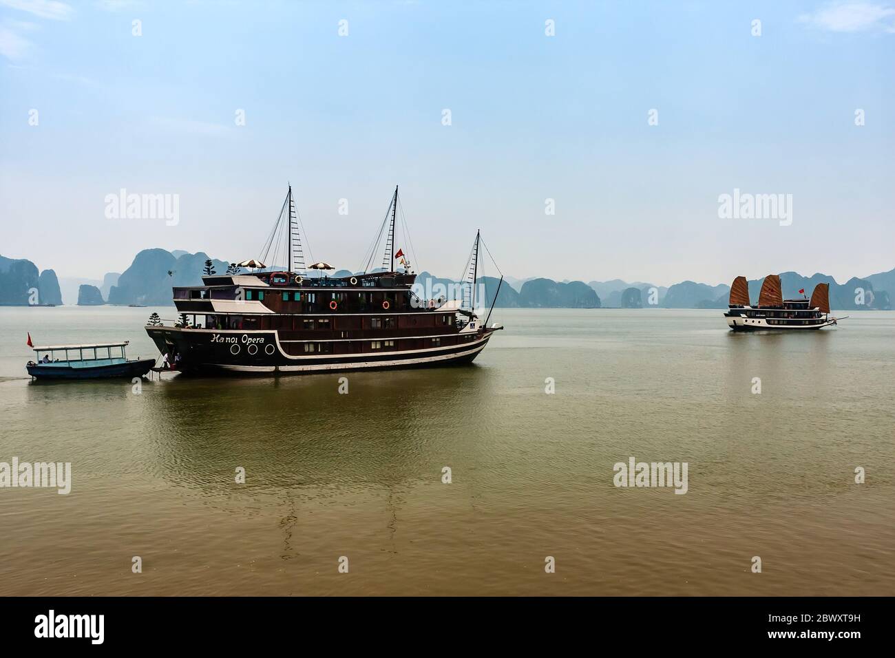 Junk Boat Tourism Vietnam Bay High Resolution Stock Photography and ...