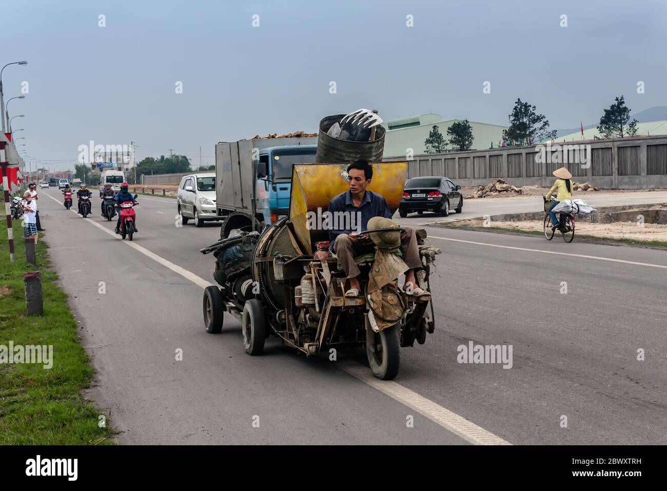 Overloaded vehicle hi-res stock photography and images - Alamy