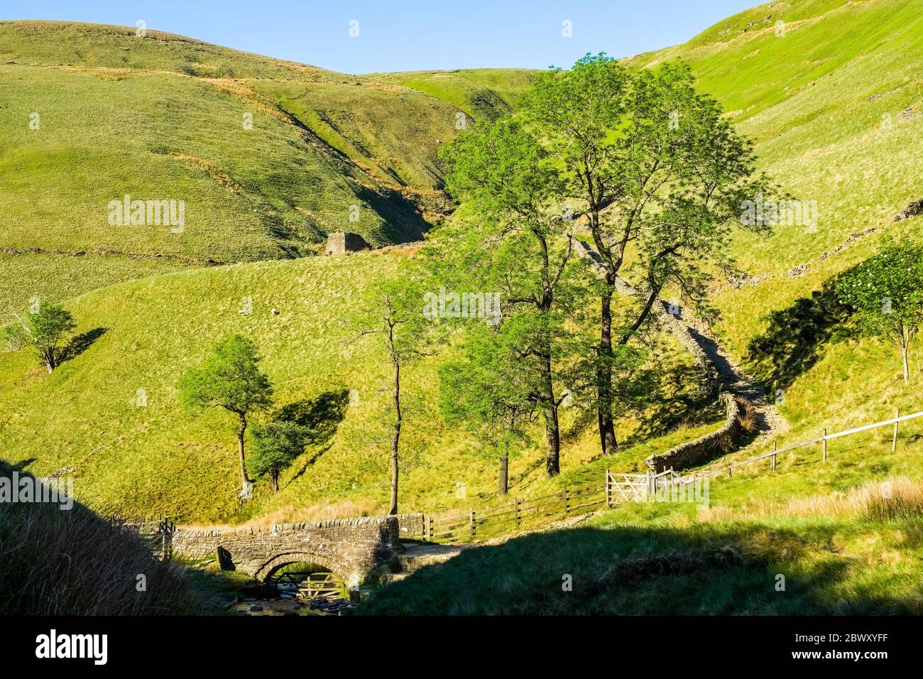 The Jacob's Ladder path from Edale onto Kinder Scout, Peak District ...