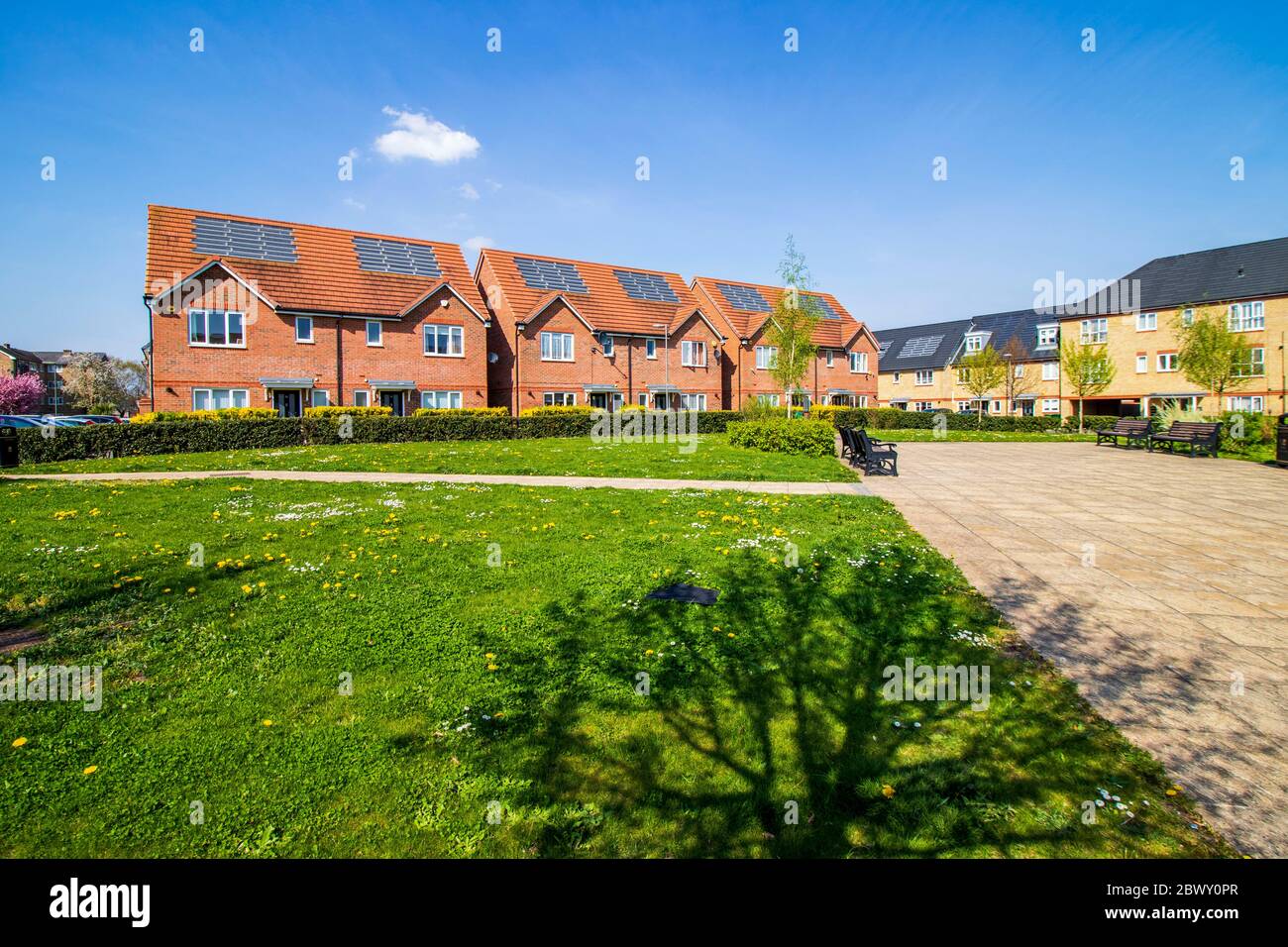typical English neighbourhood. Houses red brick Stock Photo - Alamy