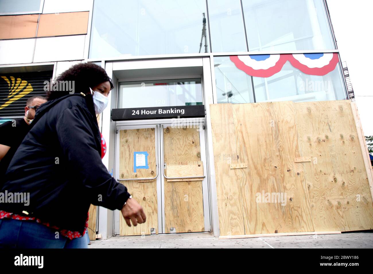 Aftermath of Looting in the Bronx, New York, USA Stock Photo - Alamy