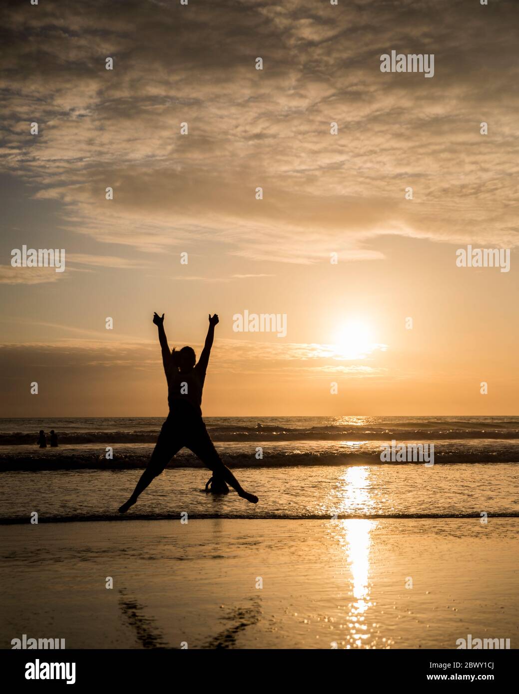 Lady jumping exercise hi-res stock photography and images - Alamy