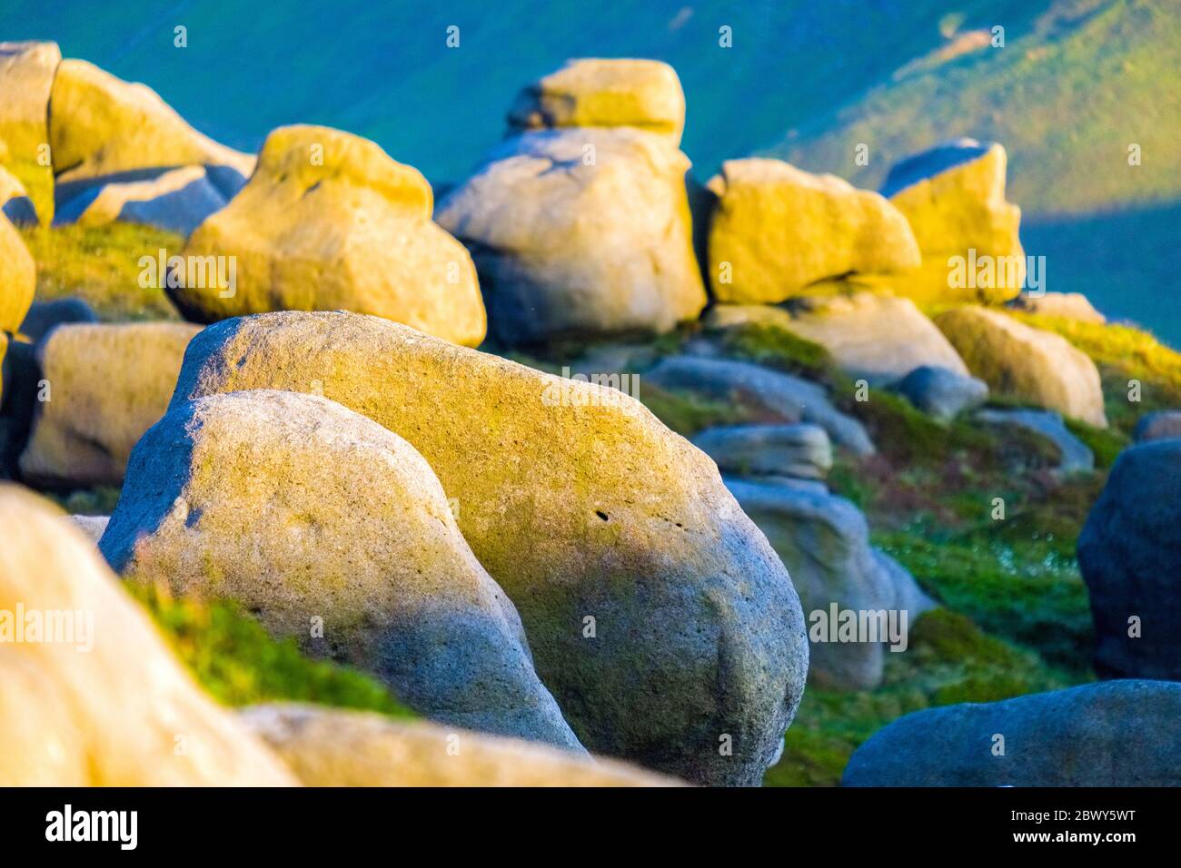 The gritstone boulders on Kinder Scout known as The Wool Packs, Peak ...