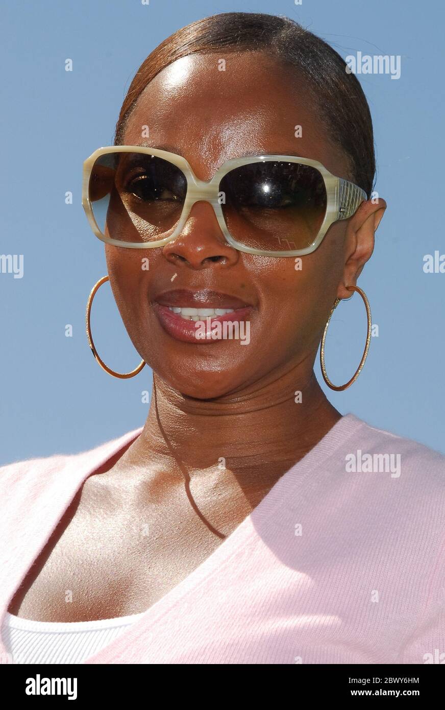 Mary J. Blije at the Los Angeles Premiere of Dreamworks "Shrek The ...