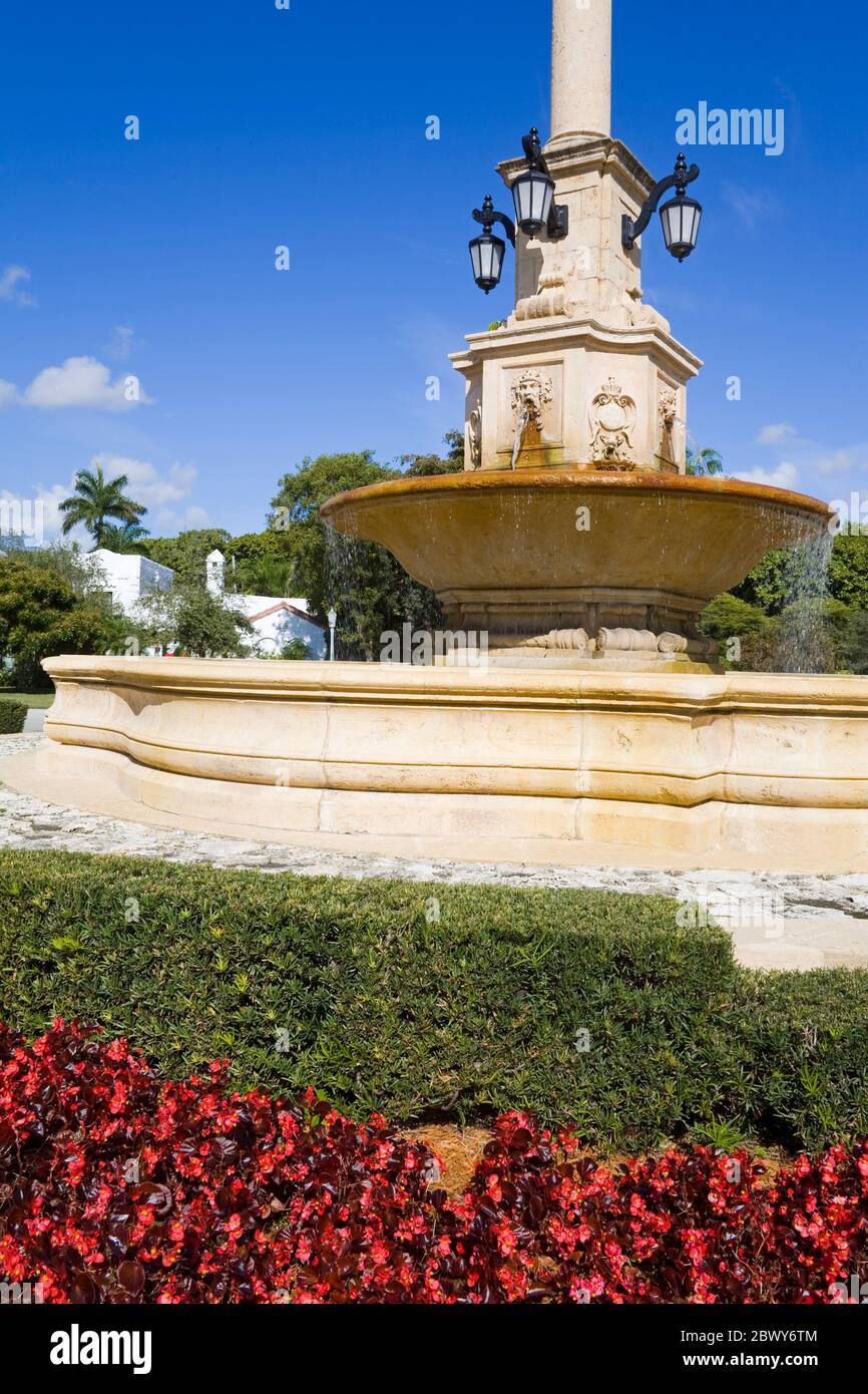 Coral fountain hi-res stock photography and images - Alamy