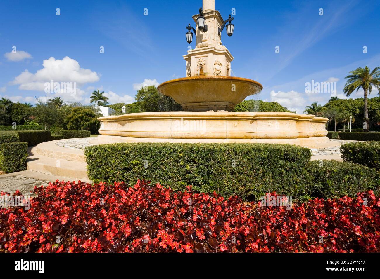 Fountain coral gables miami florida hi-res stock photography and images ...