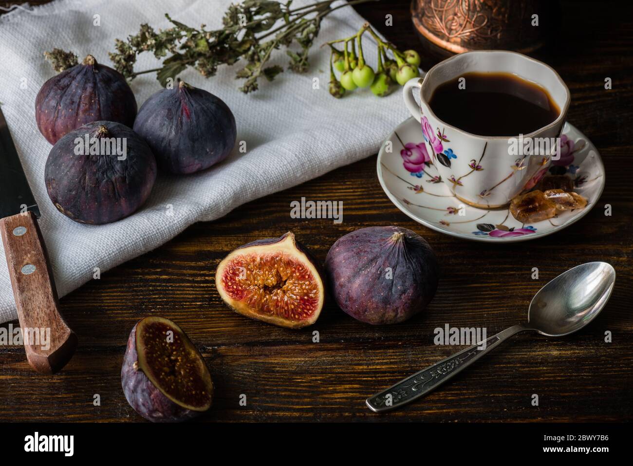 Seasonal and exotic fig with coffee cup for breakfast Stock Photo - Alamy