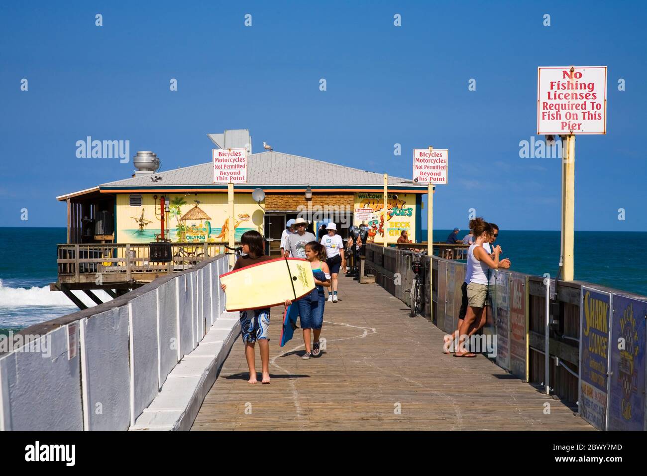 Sunglow Fishing Pier, Daytona Beach, Florida, USA Stock Photo - Alamy