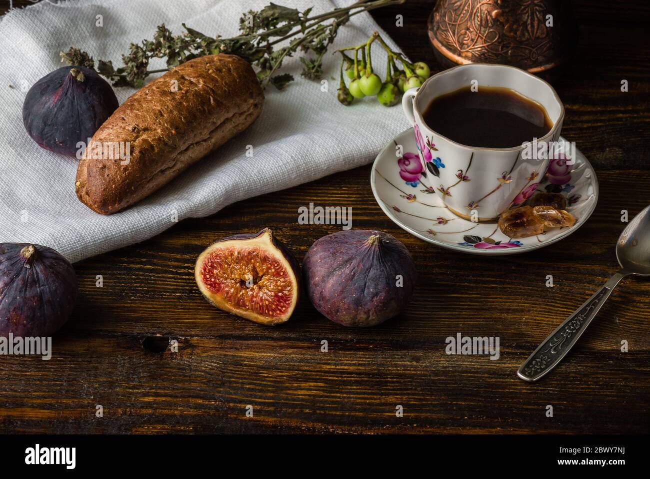 Light coffee break with bun and few ripe figs Stock Photo - Alamy