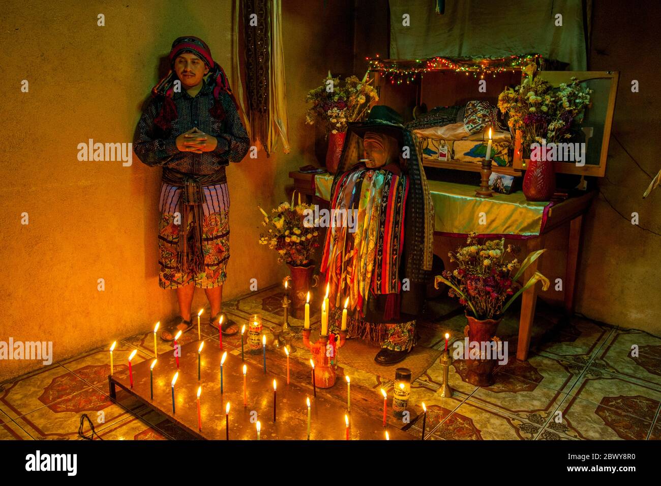 Mayan shaman hi-res stock photography and images - Alamy