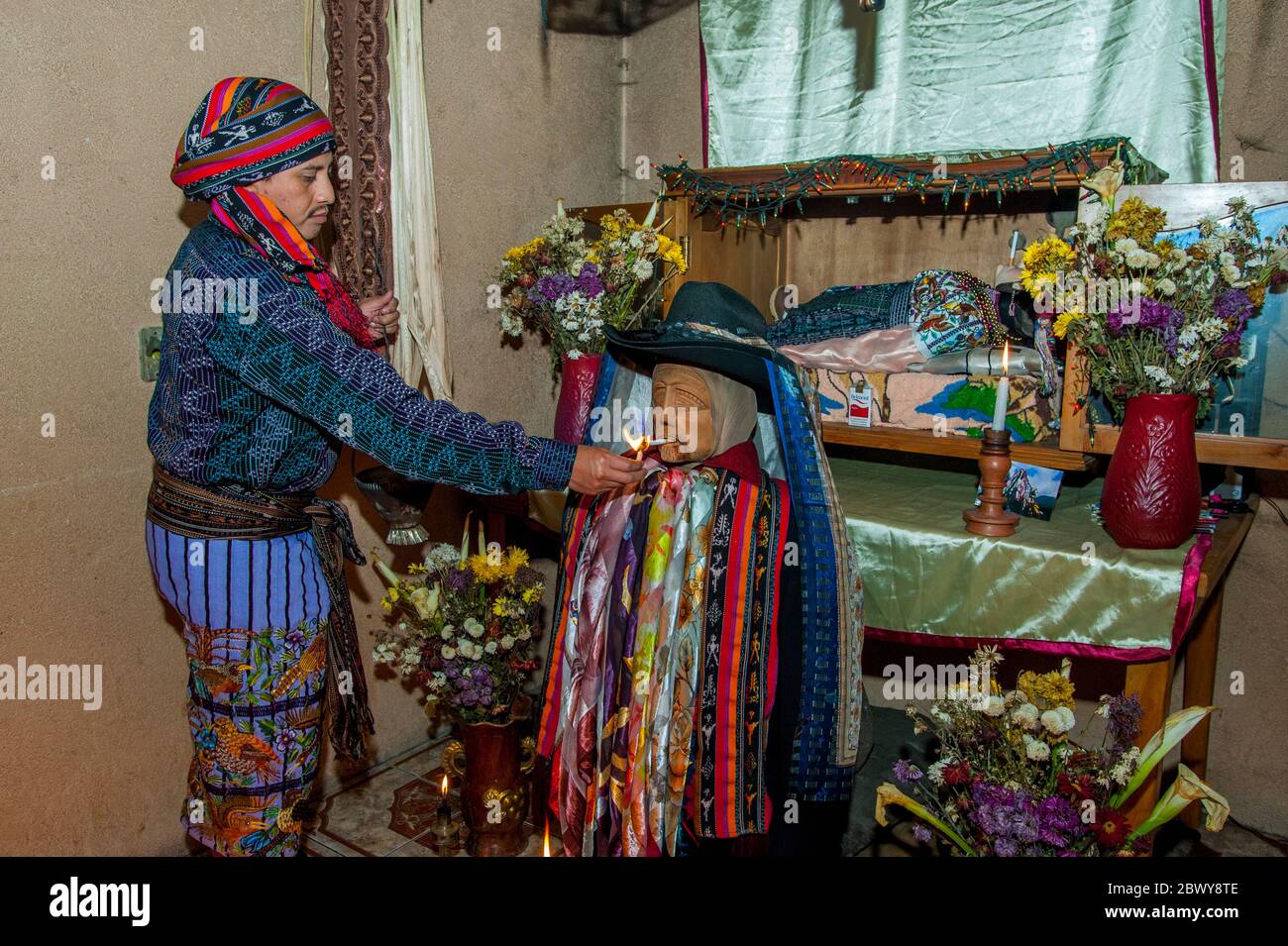 Mayan shaman hi-res stock photography and images - Alamy