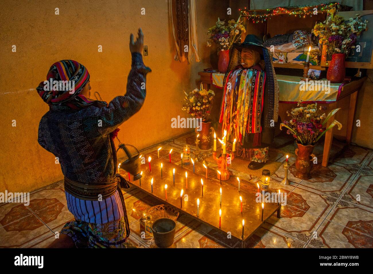 Mayan shaman hi-res stock photography and images - Alamy