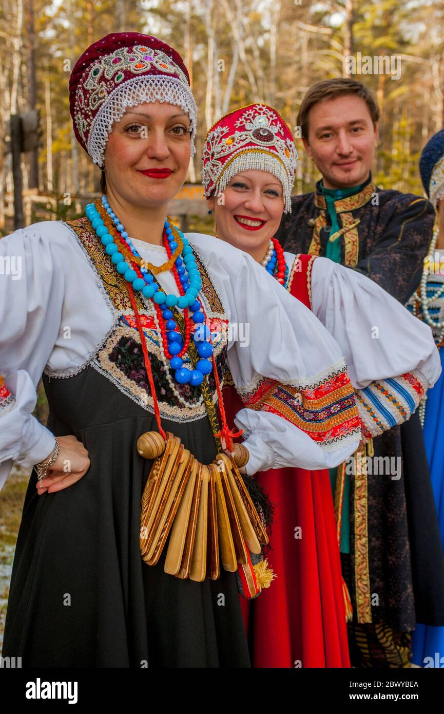 Group in traditional costume hi-res stock photography and images - Alamy