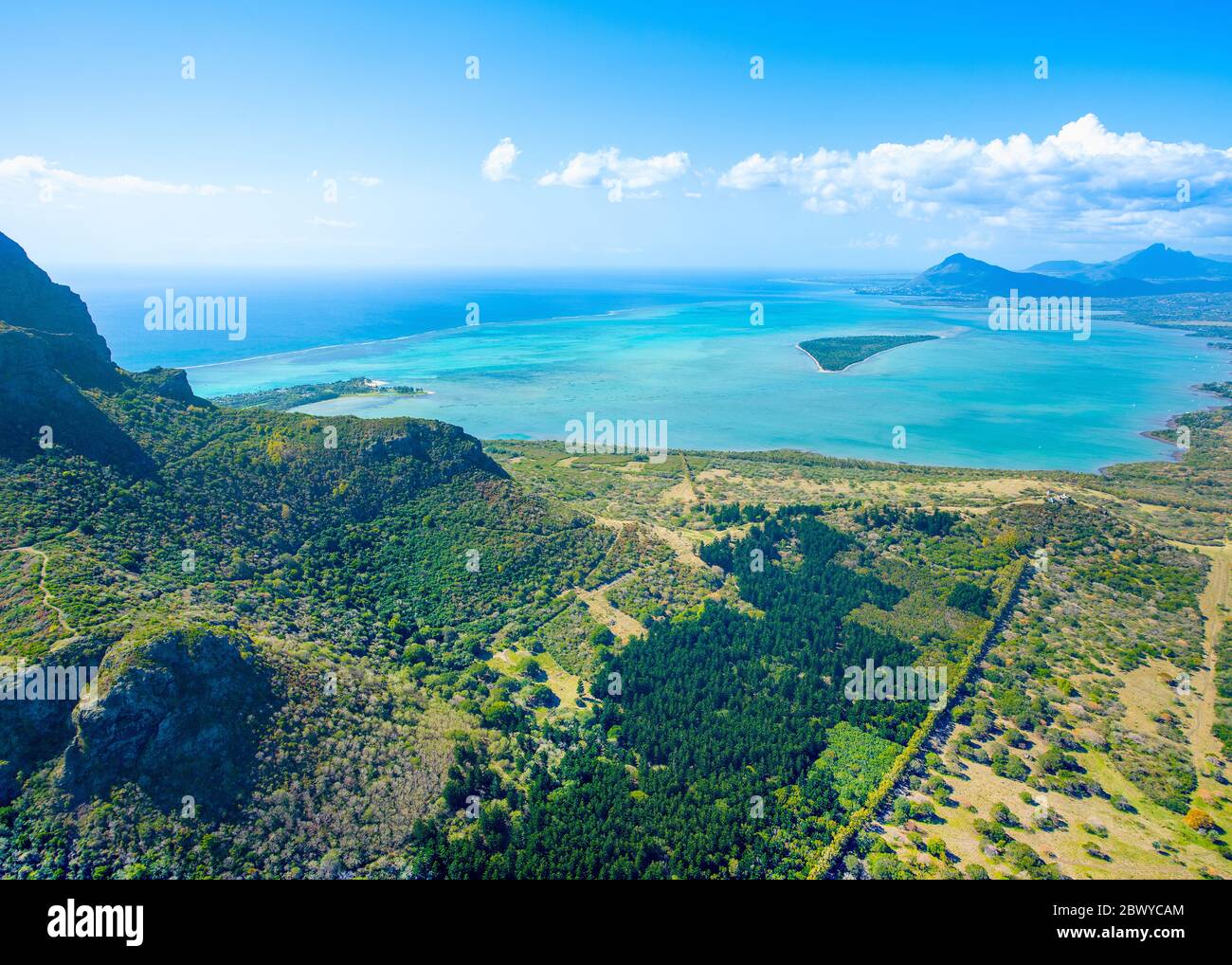 Aerial view of Mauritius island panorama and beautiful blue lagoon ...