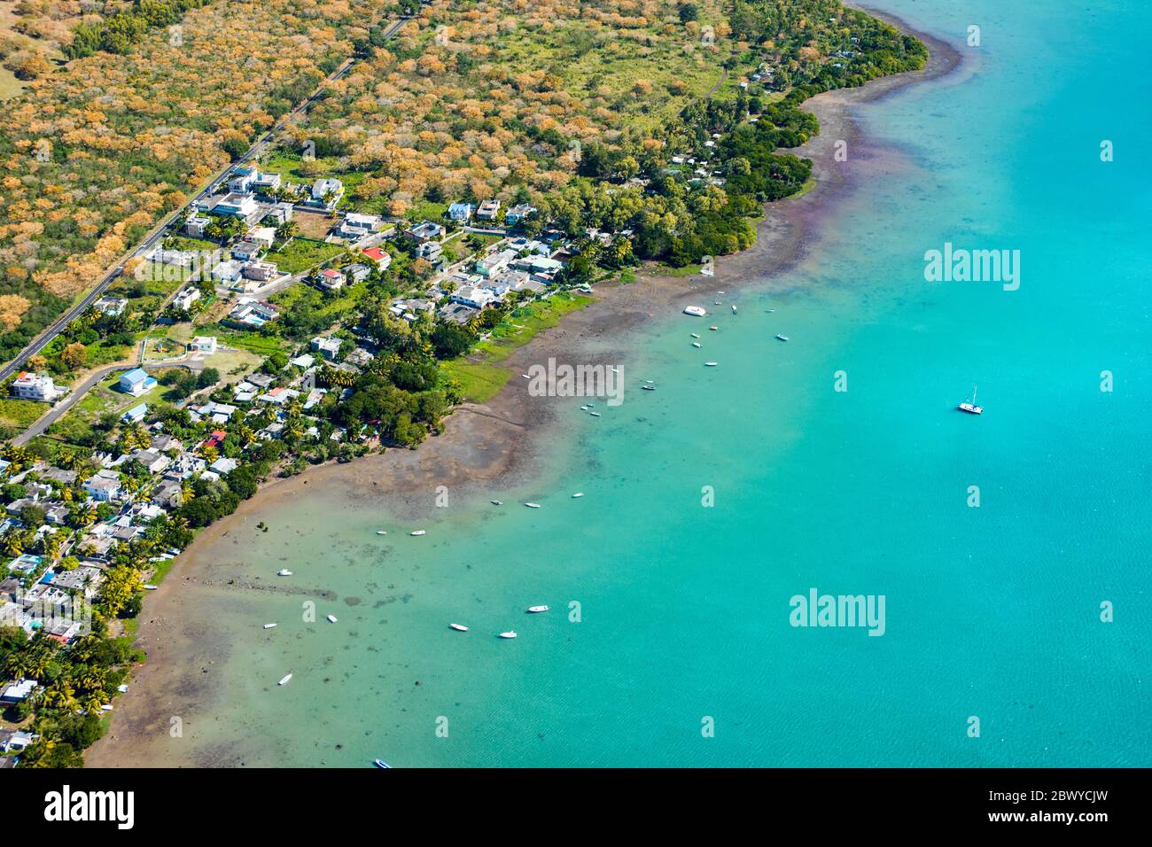 Aerial view of Mauritius island panorama and beautiful blue lagoon ...