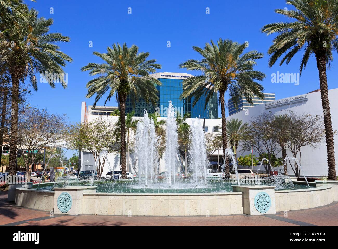 Huizenga plaza fountain hi-res stock photography and images - Alamy
