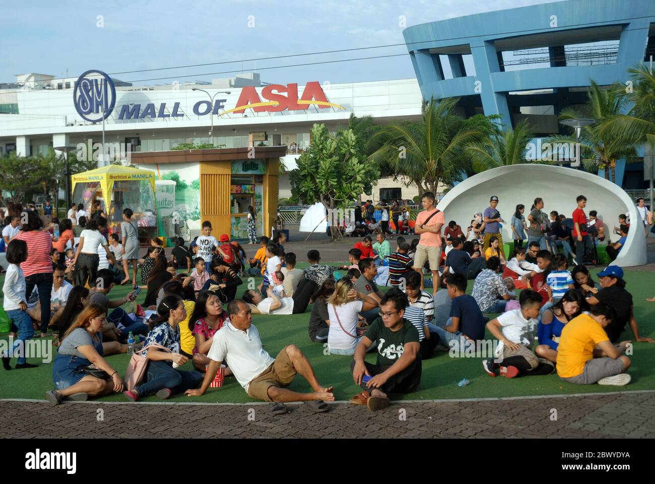 Metro manila crowds hi-res stock photography and images - Alamy