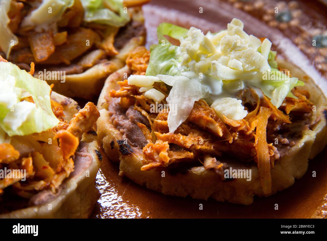 Sopes Mexicanos De Pollo