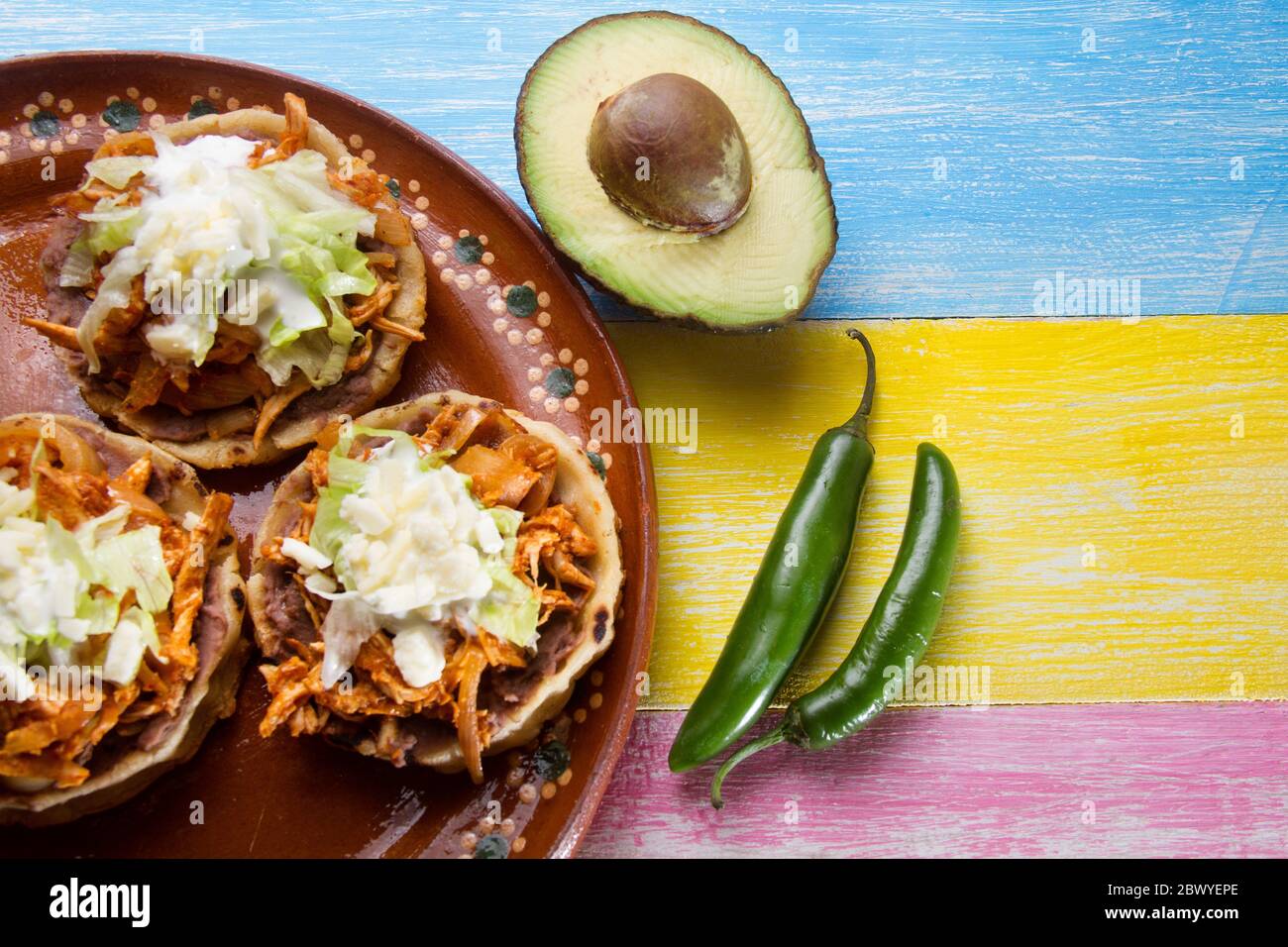 Traditional mexican sopes tinga Stock Photo - Alamy