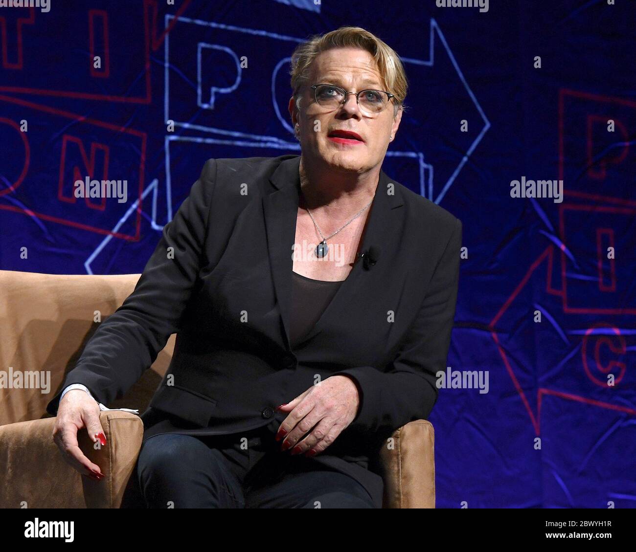Eddie izzard on stage hi-res stock photography and images - Alamy