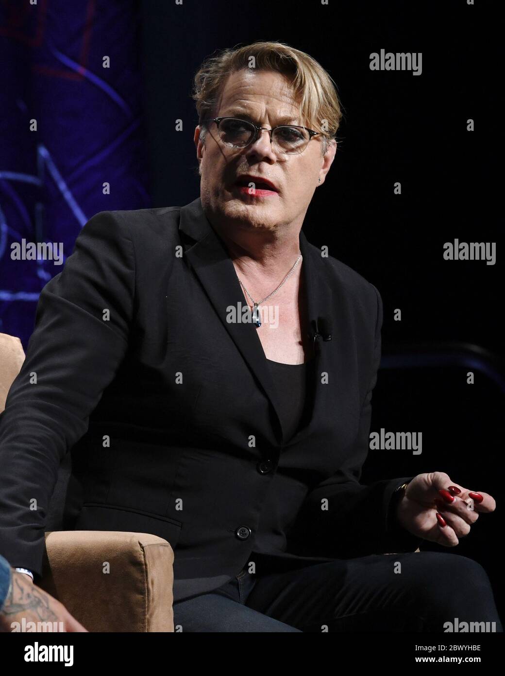 Eddie izzard on stage hi-res stock photography and images - Alamy