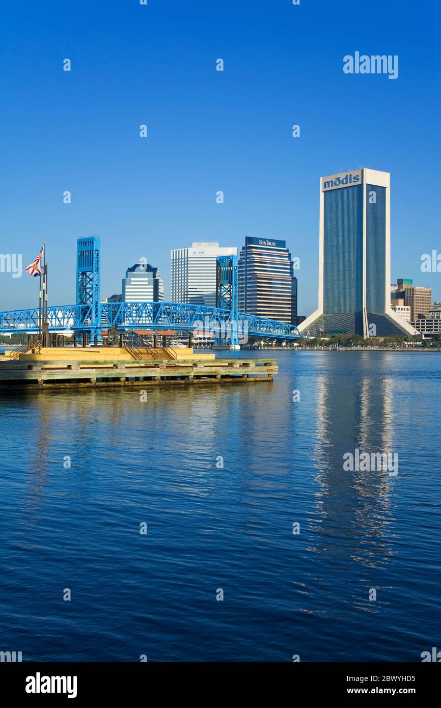Navy Memorial & Skyline, Jacksonville, Florida, USA Stock Photo - Alamy