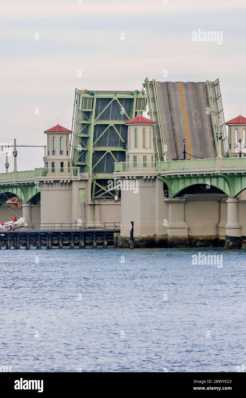 Intracoastal drawbridge hi-res stock photography and images - Alamy