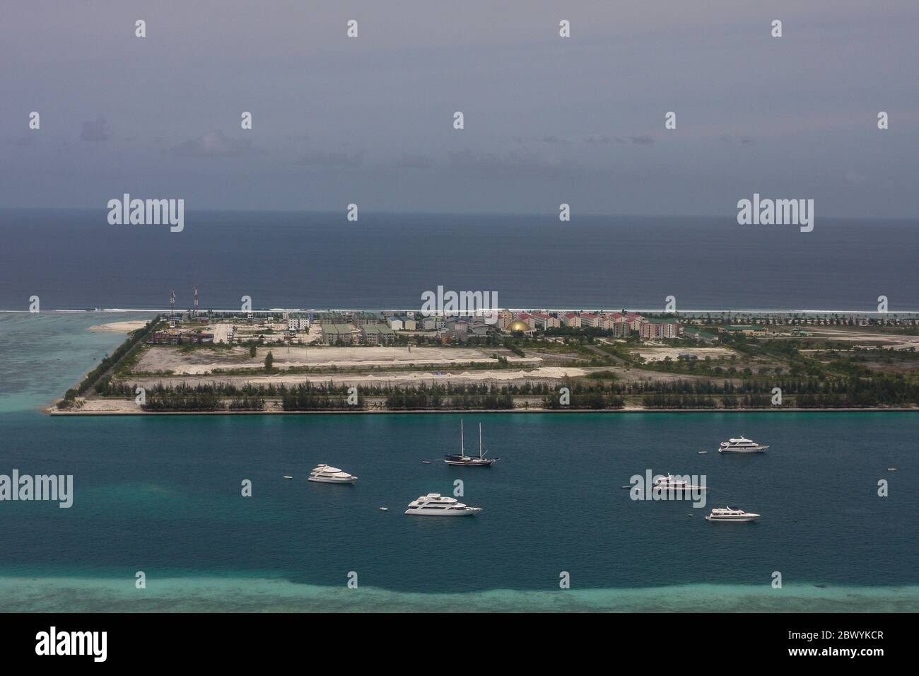 Beautiful island resort maldives aerial hi-res stock photography and ...