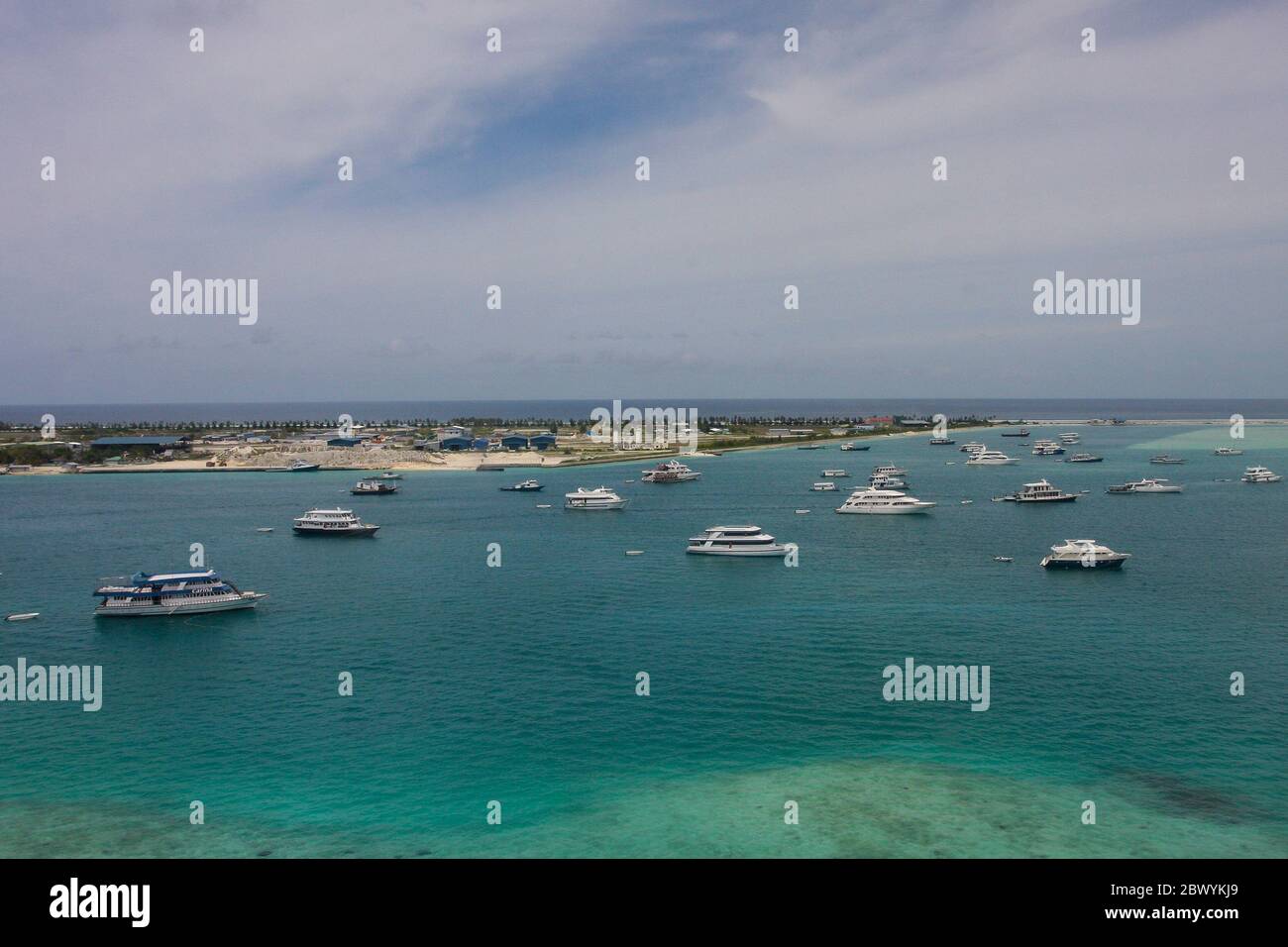 Beautiful island resort maldives aerial hi-res stock photography and ...