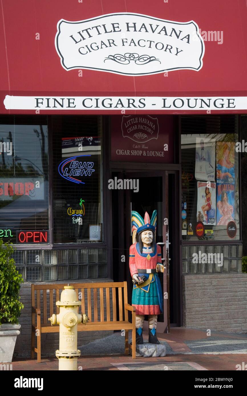 Cuban Cigar Factory High Resolution Stock Photography and Images - Alamy