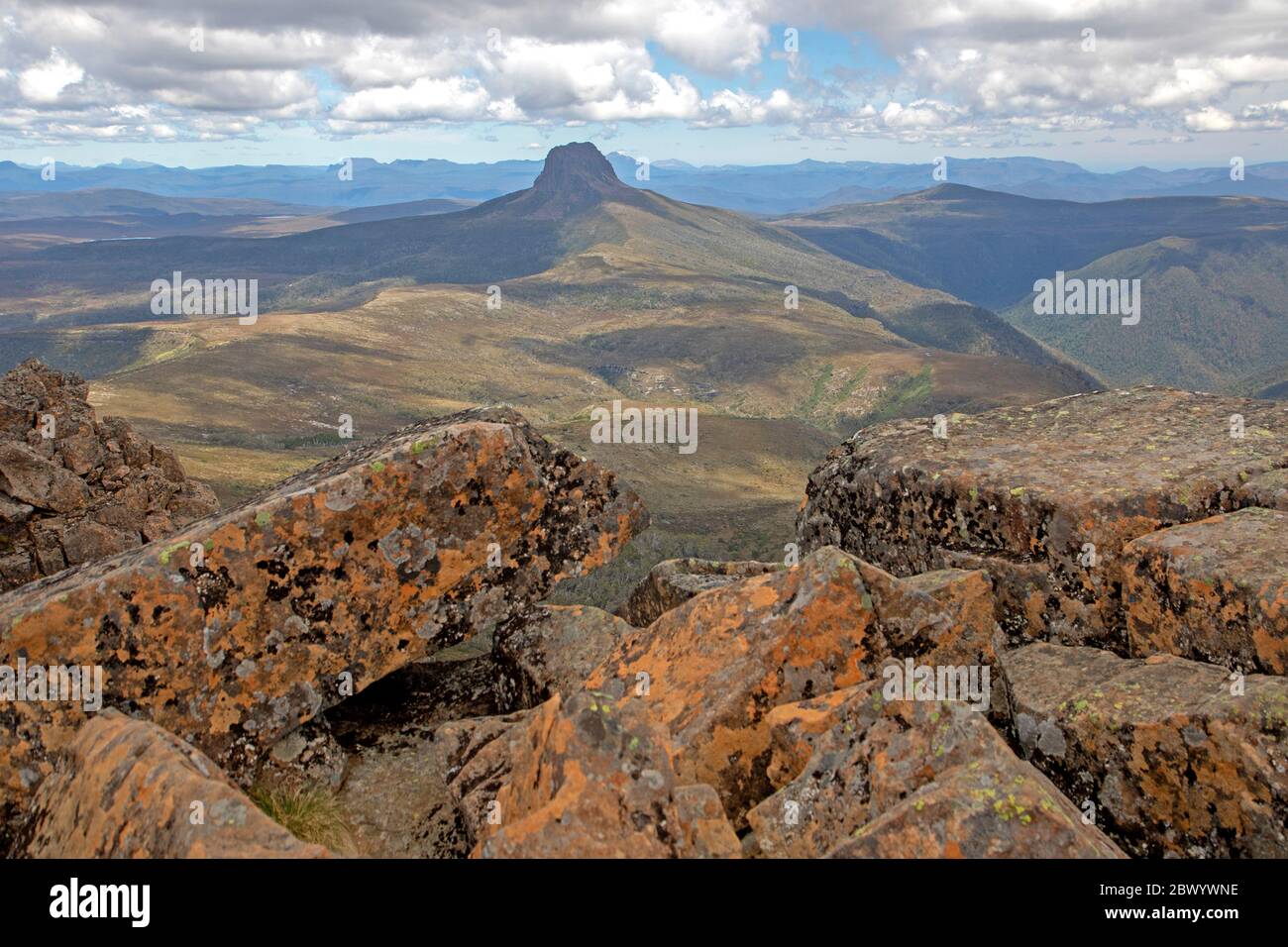 View of Barn Bluff from Cradle Mountain Stock Photo - Alamy