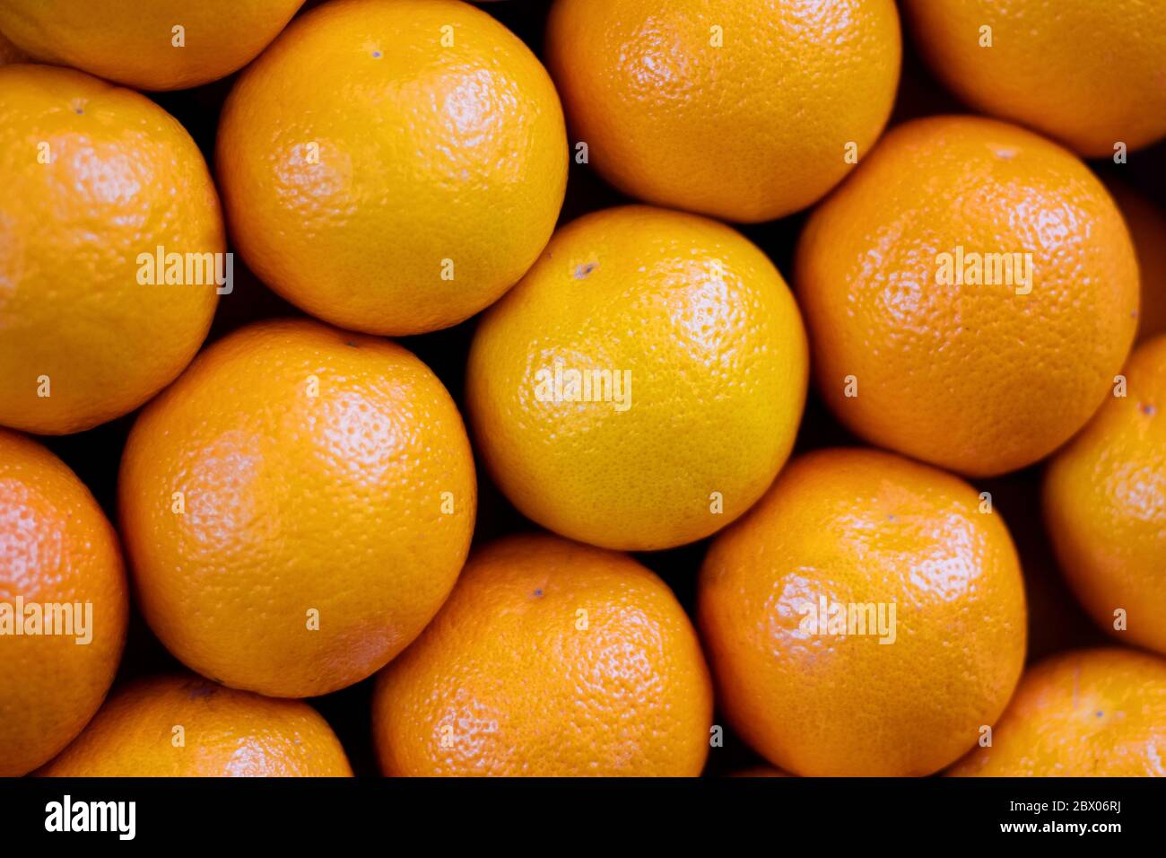 Market pile oranges fresh harvest hi-res stock photography and images ...